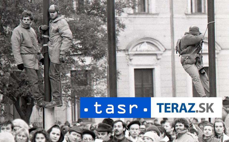 Pred 33 rokmi sa začala Nežná revolúcia, pripomína ju štátny sviatok
