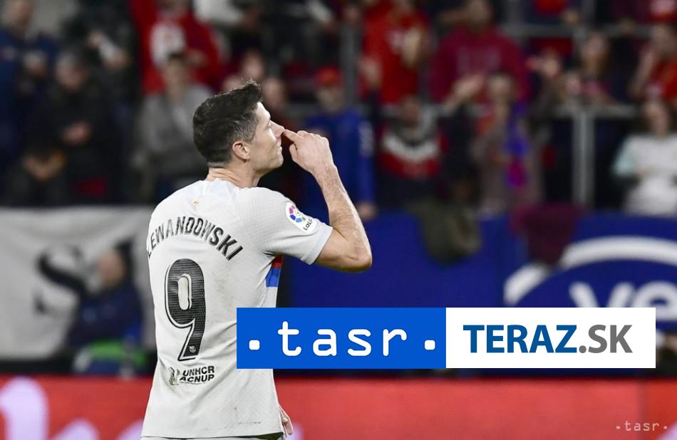 Lewandowski s červenou po 9 rokoch, Pique ju dostal na striedačke