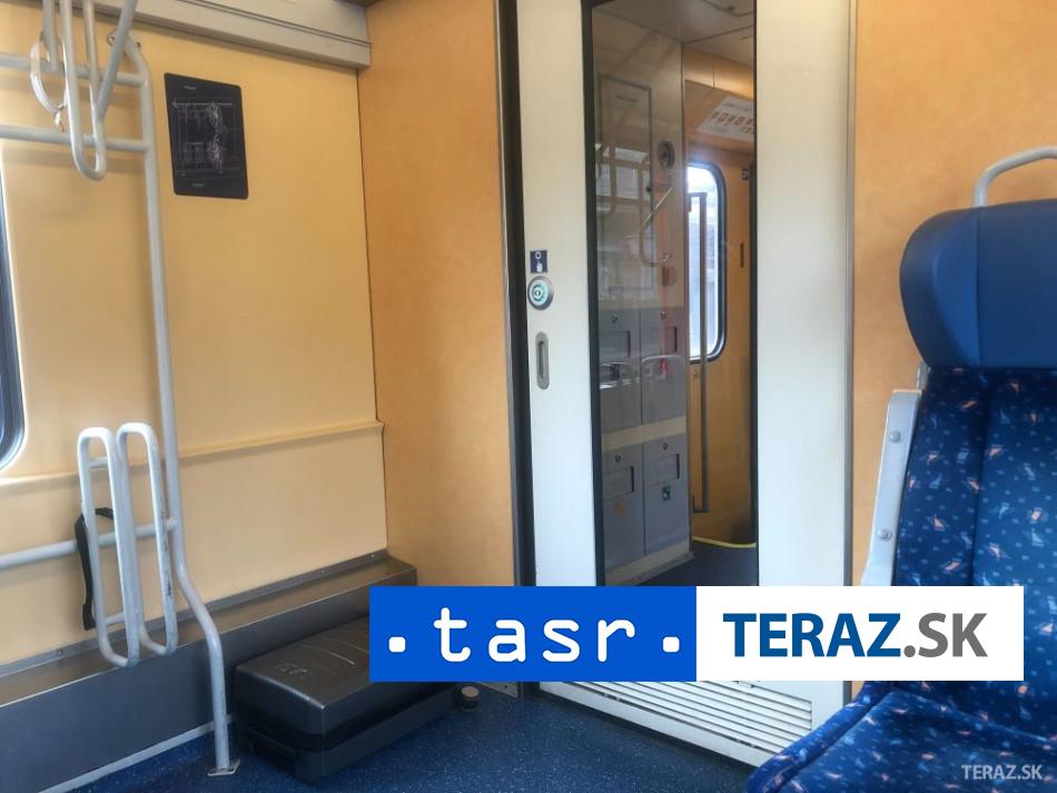 Študenti: ZSSK porušujú vyhlášku o cestovaní zdarma v lete