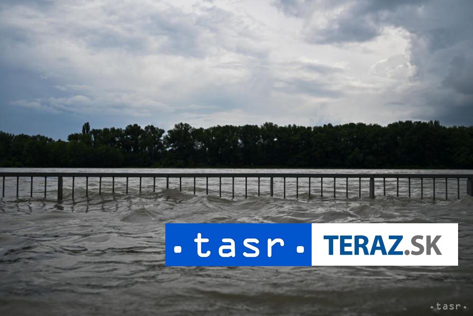 Polícia pravidelne kontroluje situáciu v okolí riek Morava a Dunaj