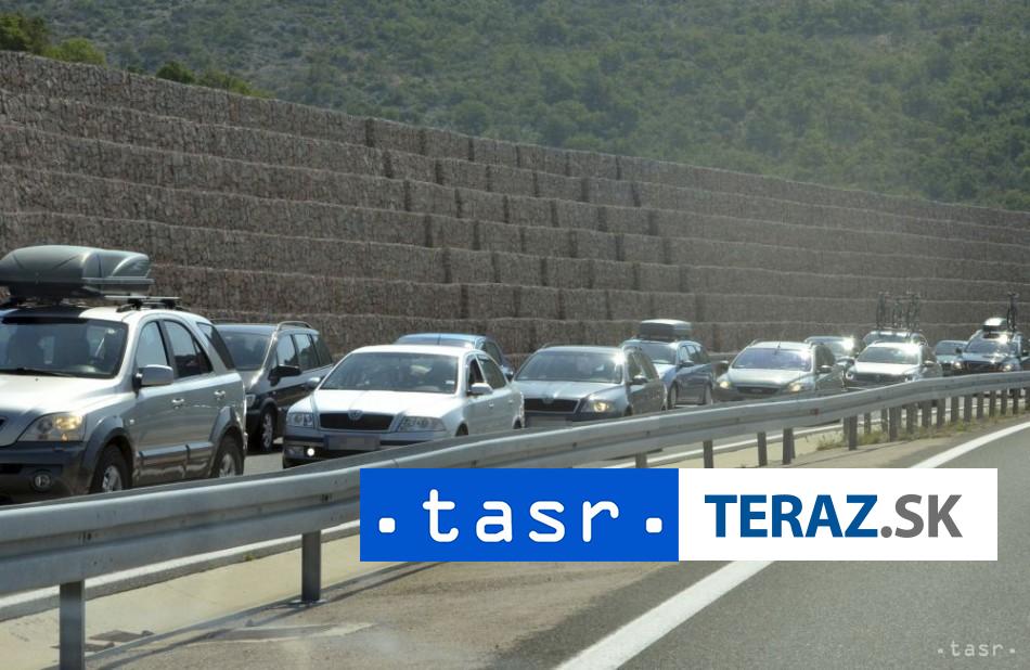 Výjazd na Turany je už prejazdný,prevrátila sa tam cisterna s benzínom