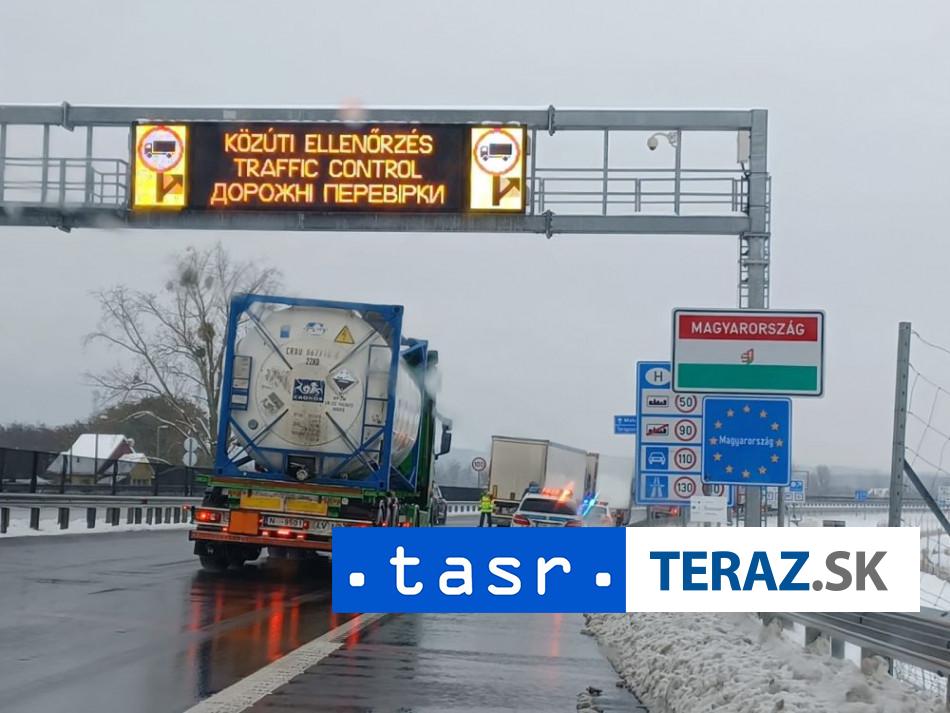 Na hraničnom priechode Milhosť sú odstavené kamióny, vznikajú kolóny