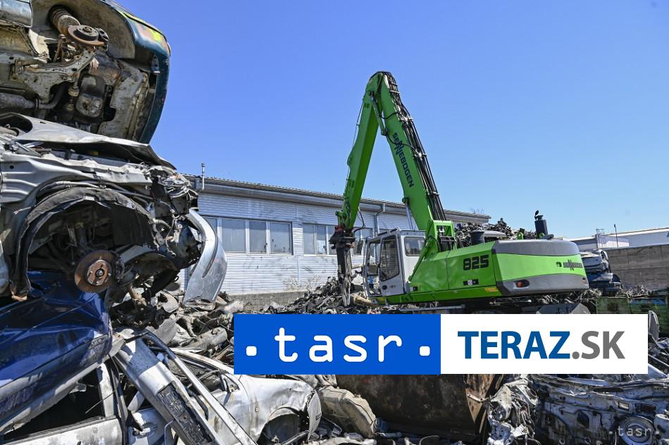 Levice chcú začať odstraňovať autovraky z verejných priestranstiev