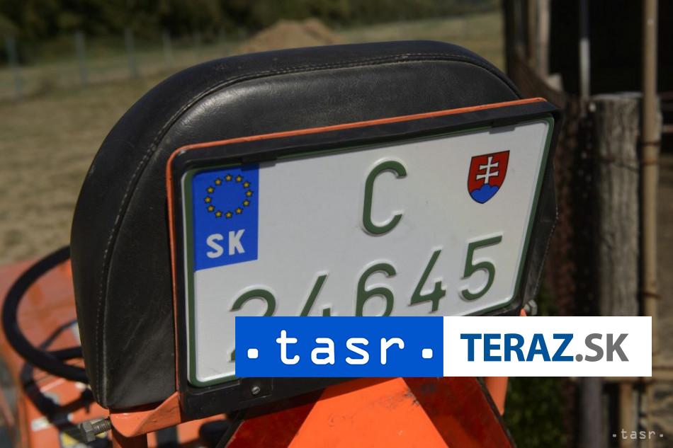 Viacerí vodiči už majú nové tabuľky s EČV, míňajú sa zásoby starých