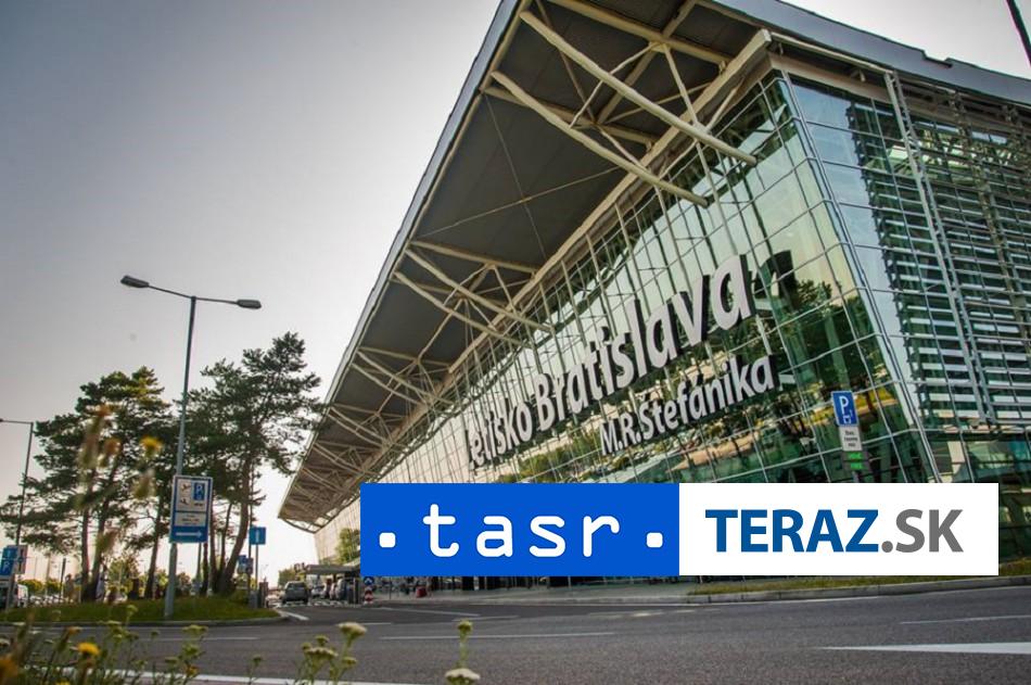 Bratislavské letisko pripomenulo zákaz vykonávania letov dronmi