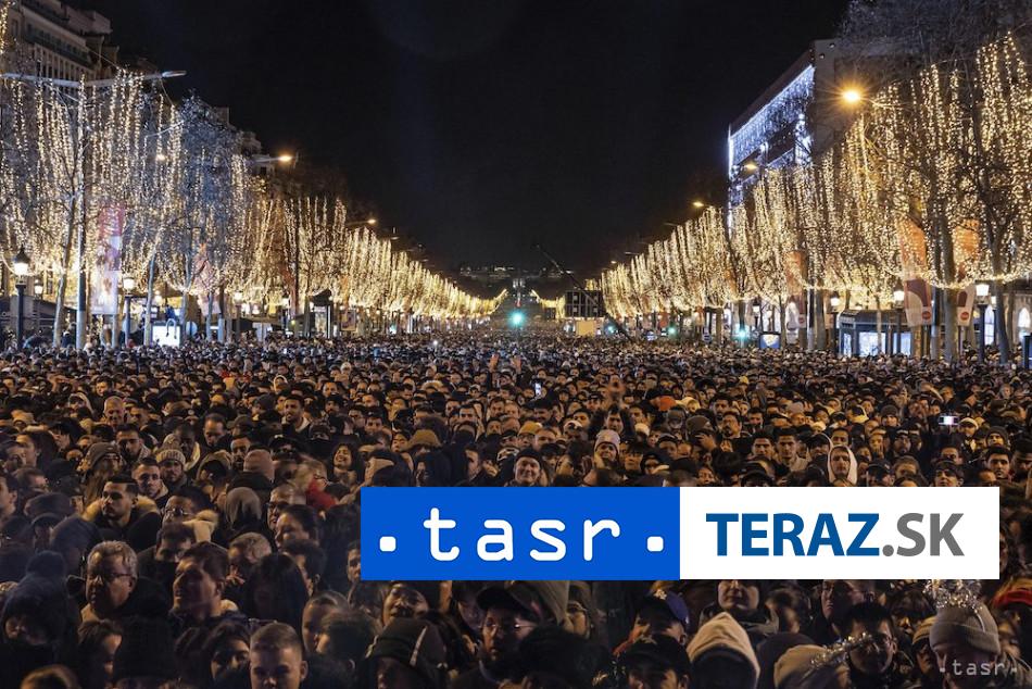 Vo Francúzsku na Nový rok hlásia menej podpálených áut než vlani