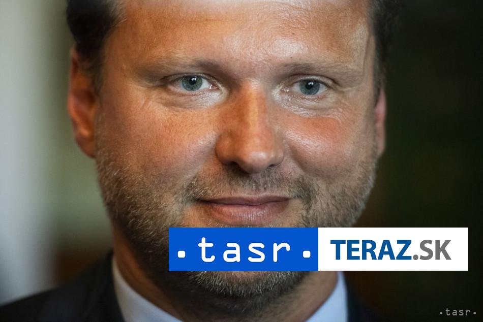Hlas odovzdali aj poslanci ANO, Vondráček kritizoval eDoklady