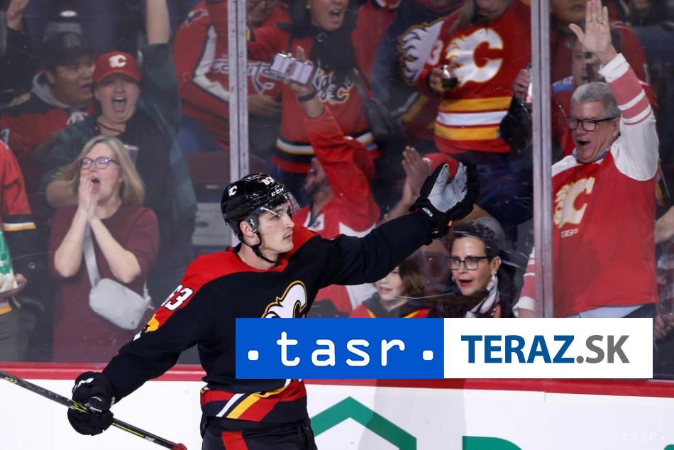 NHL: Fehérváry nedohral zápas v Calgary, Kane dosiahol métu 1200 bodov