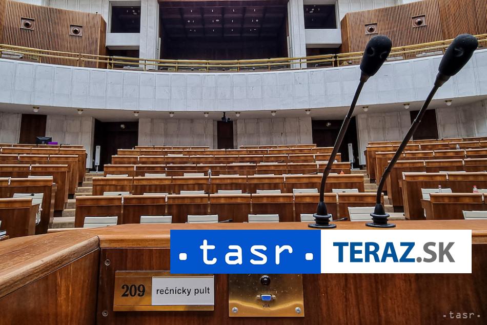 Ministri a poslanci budú odpovedať študentom na otázky v parlamente