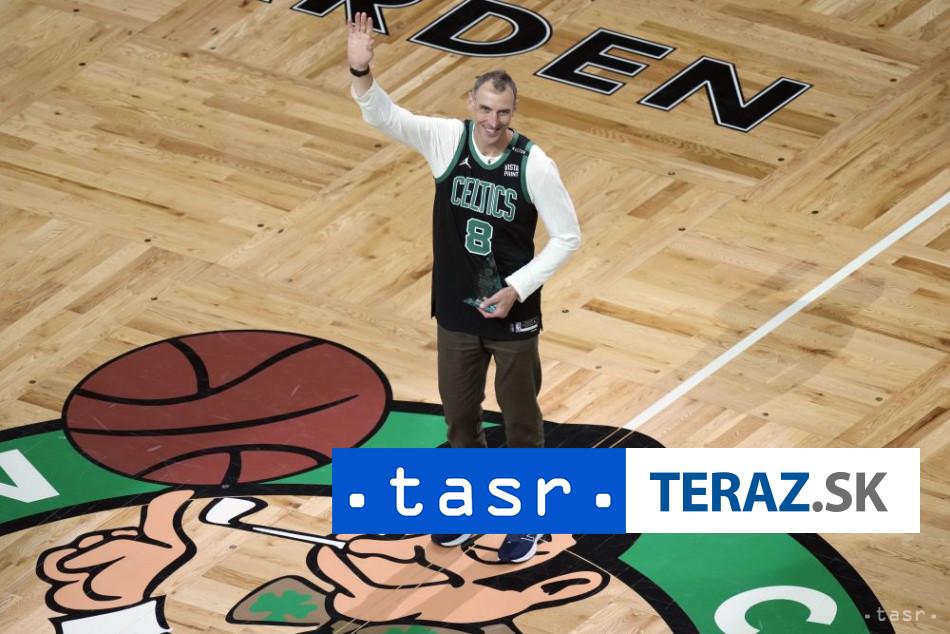 Chára sa vrátil do TD Garden, Celtics mu udelili cenu