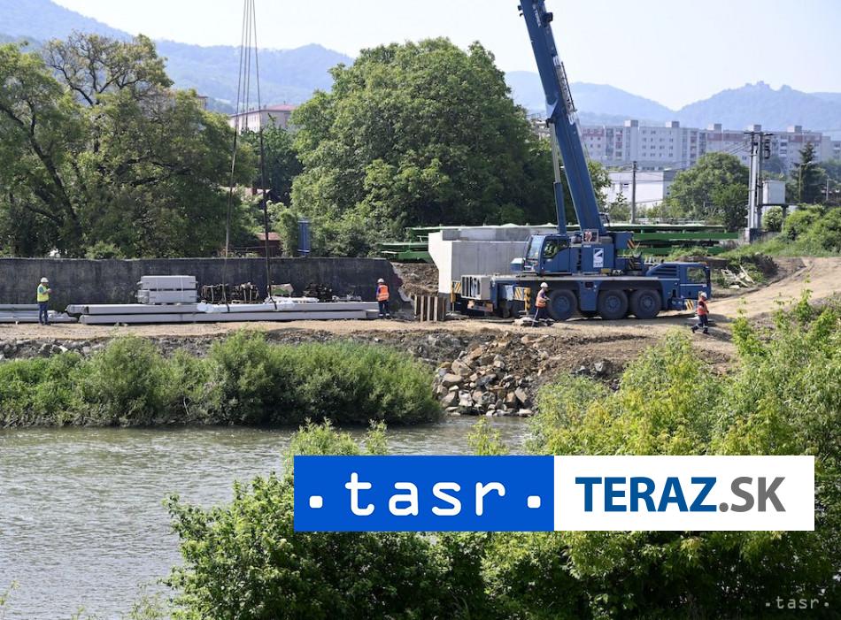 Výstavba cyklomosta cez rieku Laborec v Humennom ide podľa plánu
