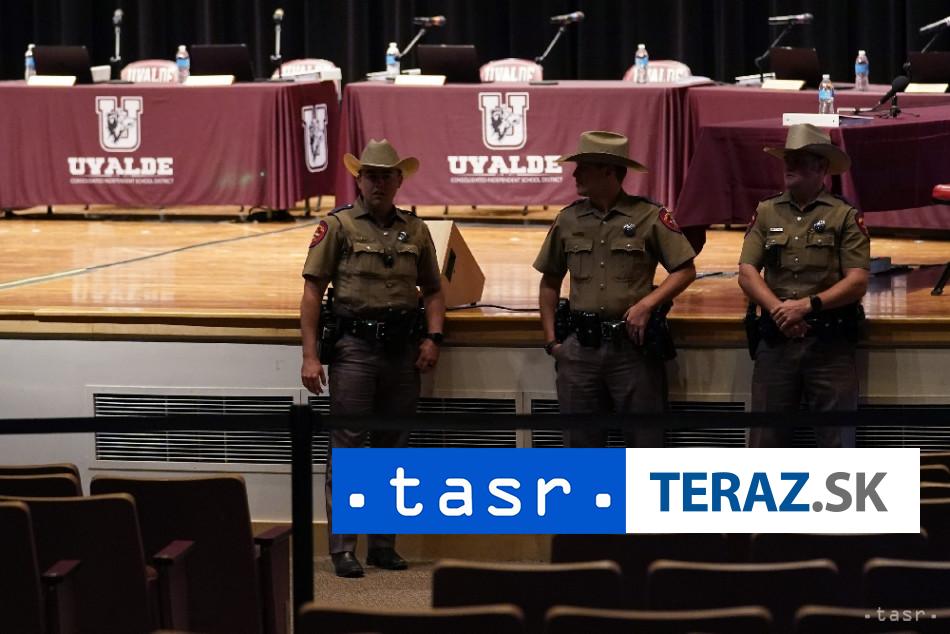 Vyhodili šéfa polície,ktorý velil zásahu pri streľbe na škole v Uvalde