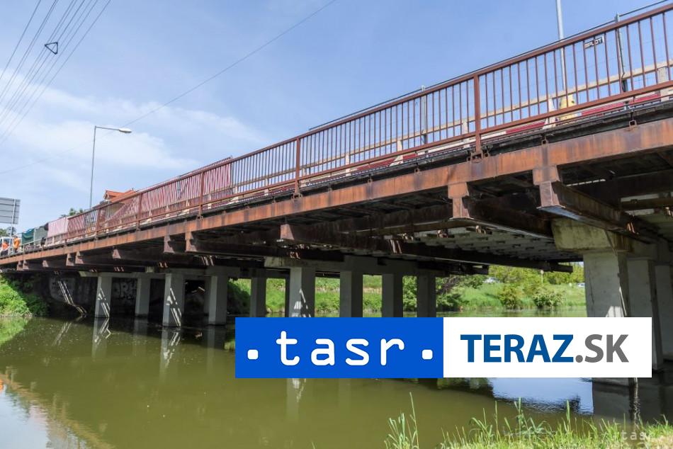 Na moste na Hradskej vo Vrakuni bola tento týždeň zaťažovacia skúška