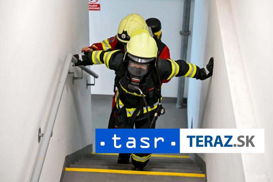 Hasiči súťažili v behu po schodoch, prihlásilo sa 51 tímov