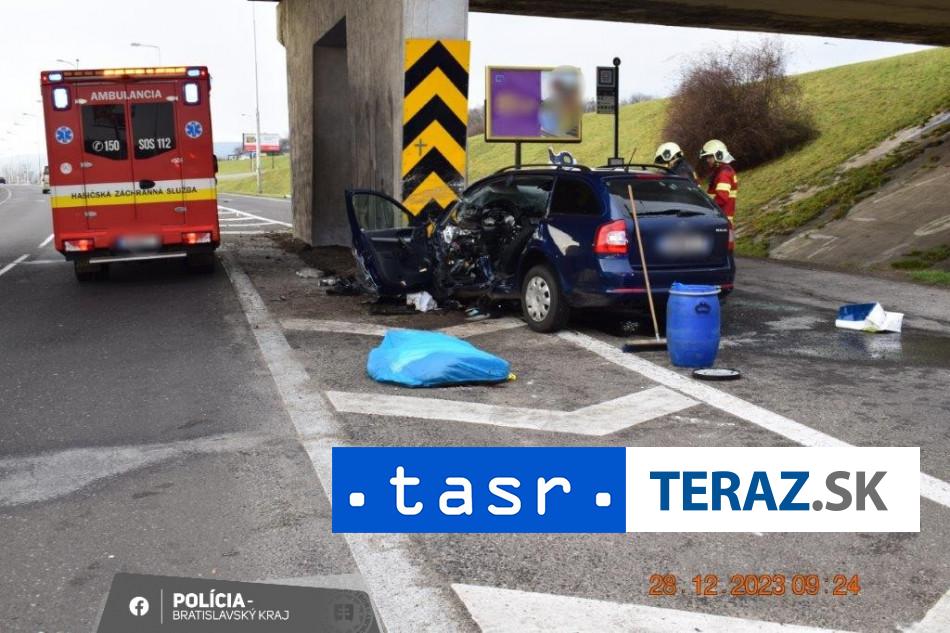 Polícia hľadá svedkov nehody na Púchovskej ulici v Bratislave