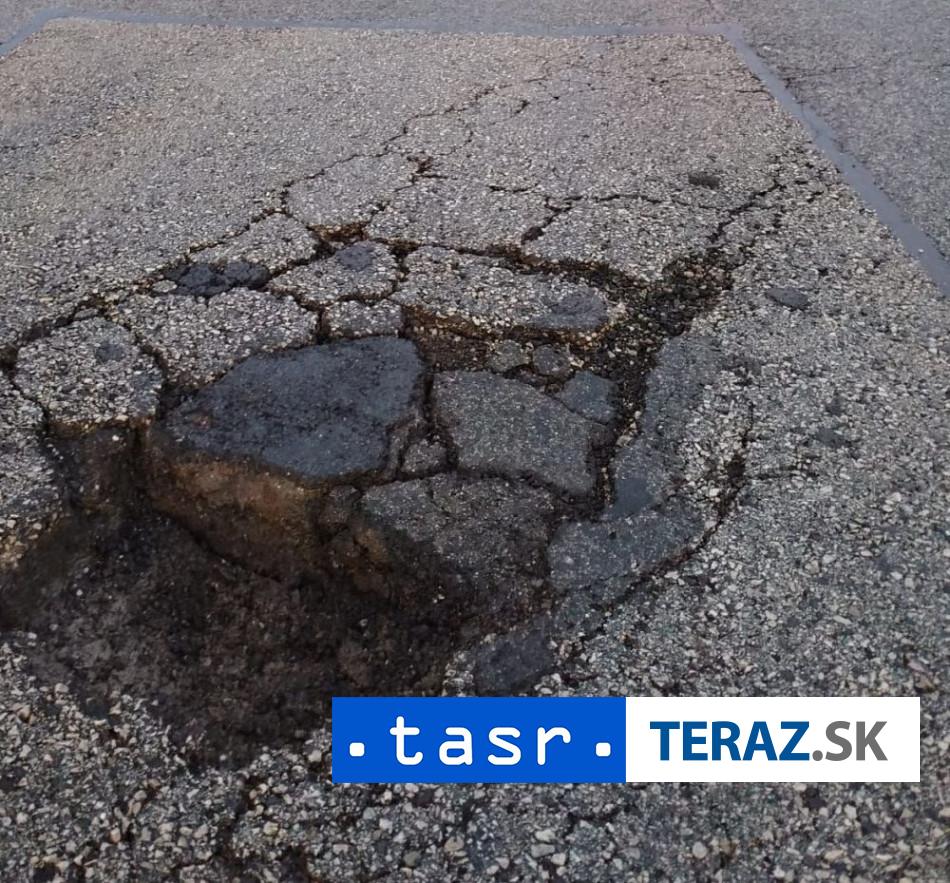 KOMPLIKÁCIE NA D1: V smere do Bratislavy bola prepadnutá časť vozovky