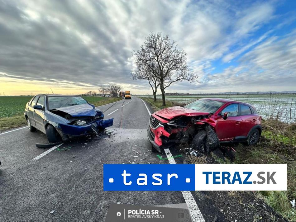 NEHODA: Cesta medzi Tomášovom a Mostom pri Bratislave je neprejazdná